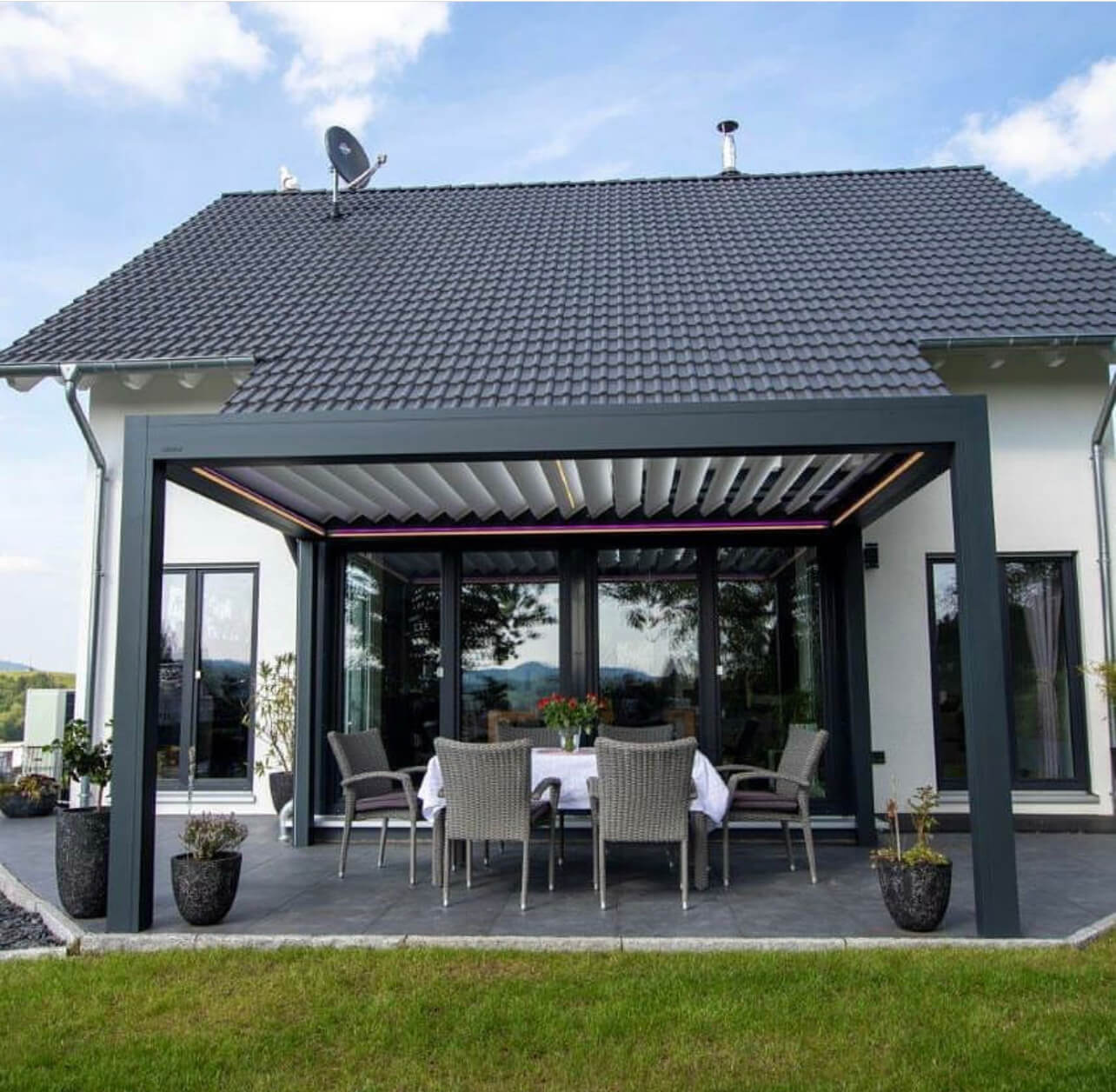 Louvered Roof Bellevue | Motorized Patio Pergola | Star Construction WA